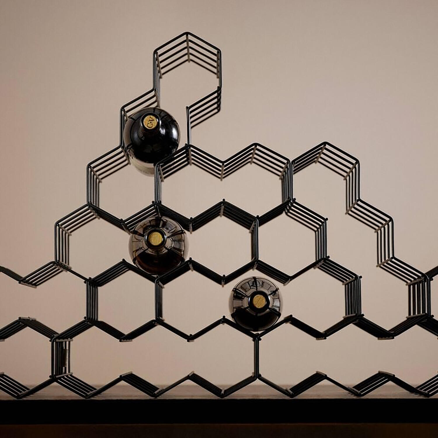 Kjøp Rocks Vinholder 5 flasker, svart fra Zone Denmark